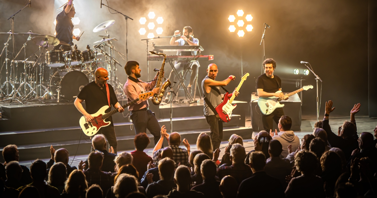 bROTHERS iN bANd - Luxor Theater